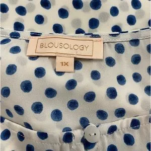 Blousology | Tops | Blousology Blue Polka Dot Short Sleeve Top | Poshmark